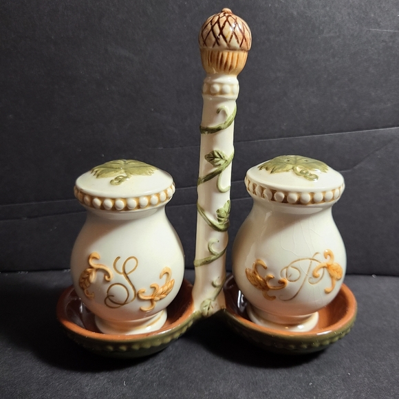 Amscan | Kitchen | Vintage Ceramic Salt And Pepper Shakers Leaves ...